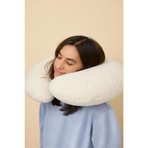 Buffy | Bedding | Nwt Buffy Nook Pillow Sherpa Cream Neck Lounge ...